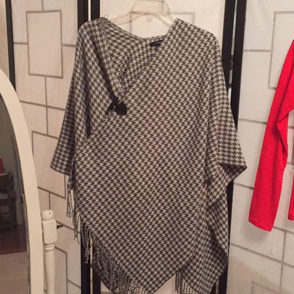 Cejon | Jackets & Coats | Shawl In Gray Houndstooth Horn Toggle ...